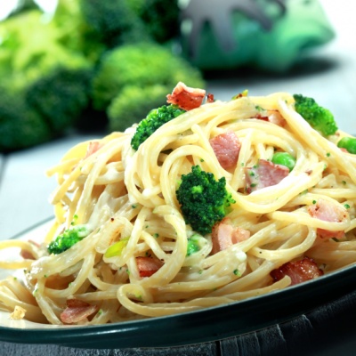 Spaghetti with carbonara sauce and peas | Yiannis Lucacos